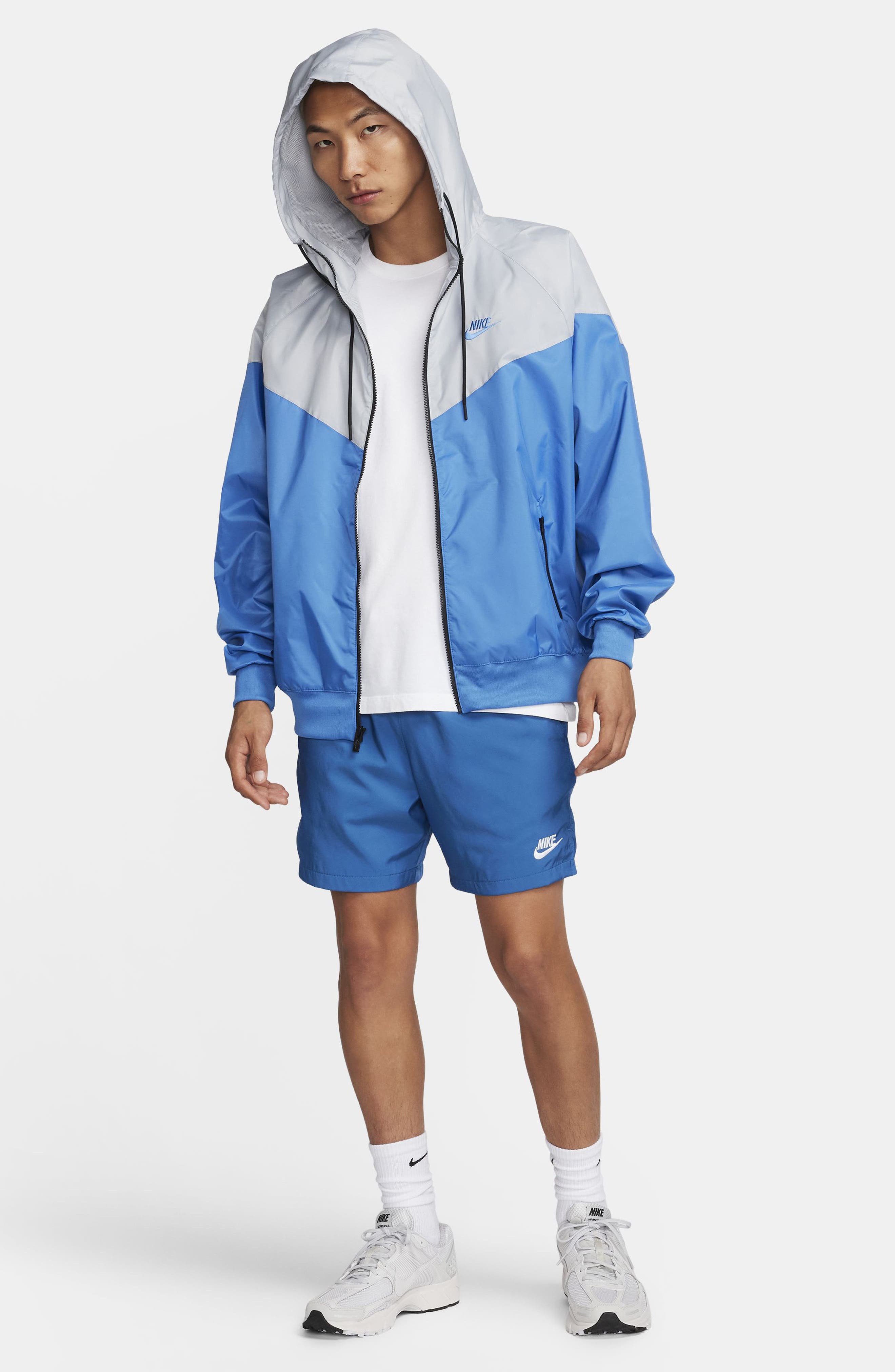 Nike Sportswear Windrunner Jacket in Stadium Green/Black | Smart Closet