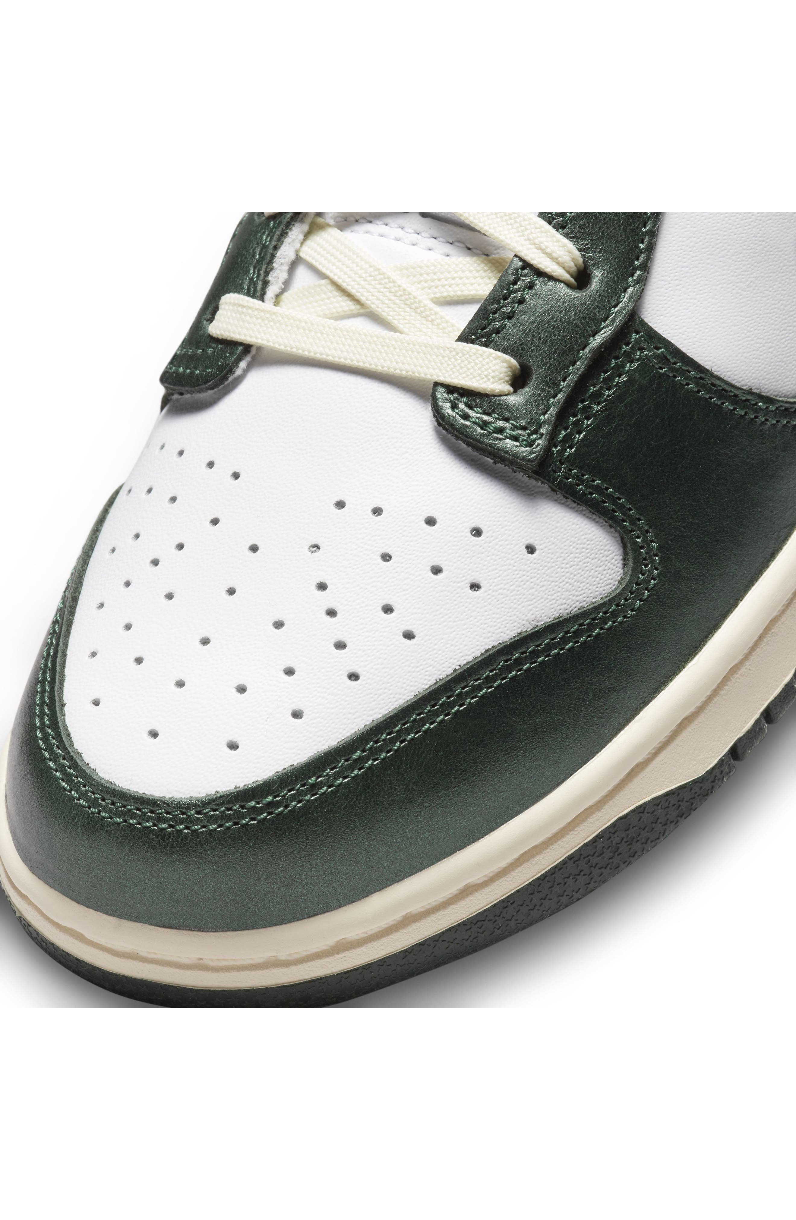 Nike Dunk Low "Vintage Green" sneakers | Smart Closet