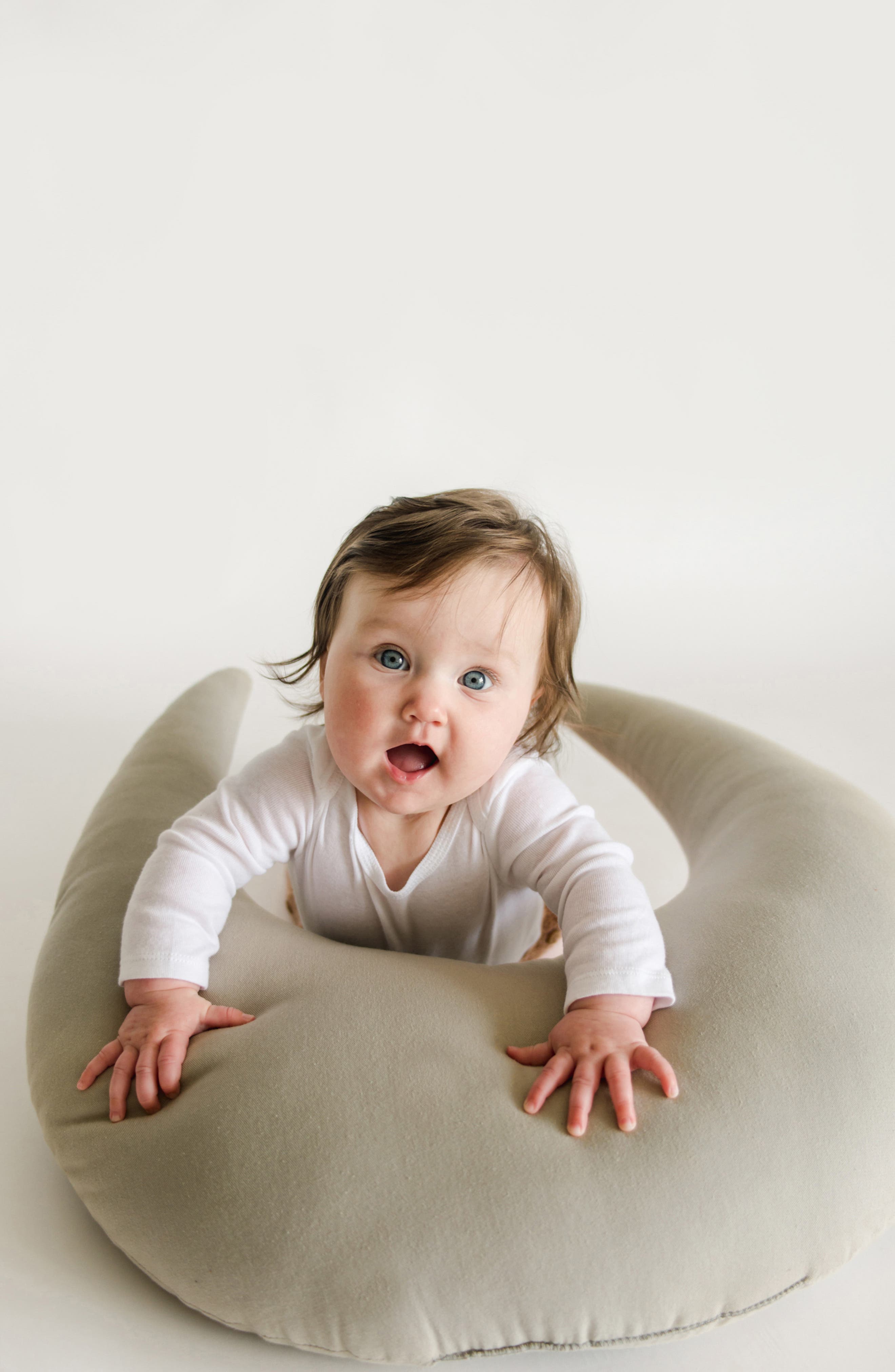 Snuggle Me Feeding & Support Pillow | Nordstrom