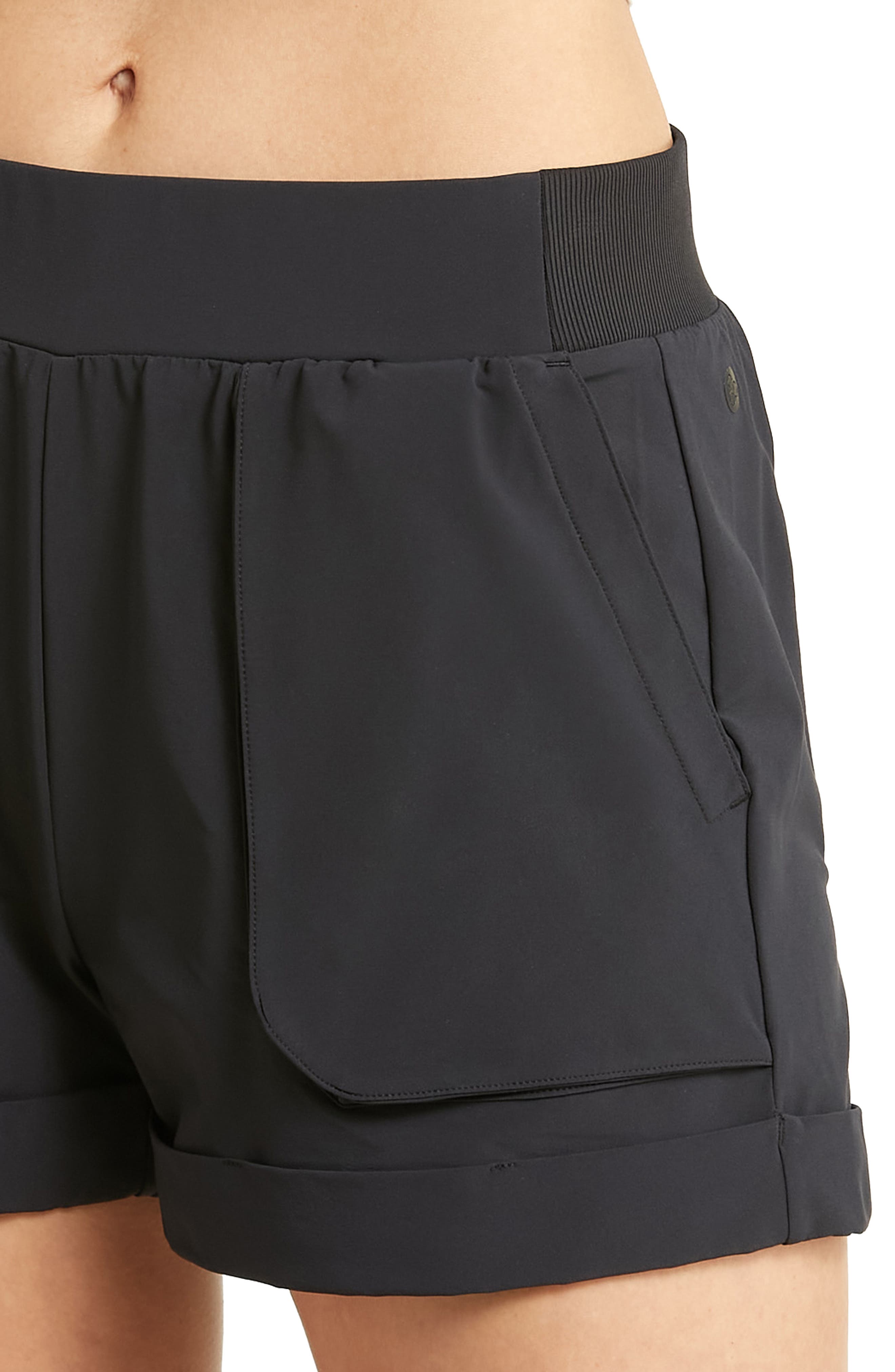 Zella Getaway Cargo Pocket Shorts | Nordstrom