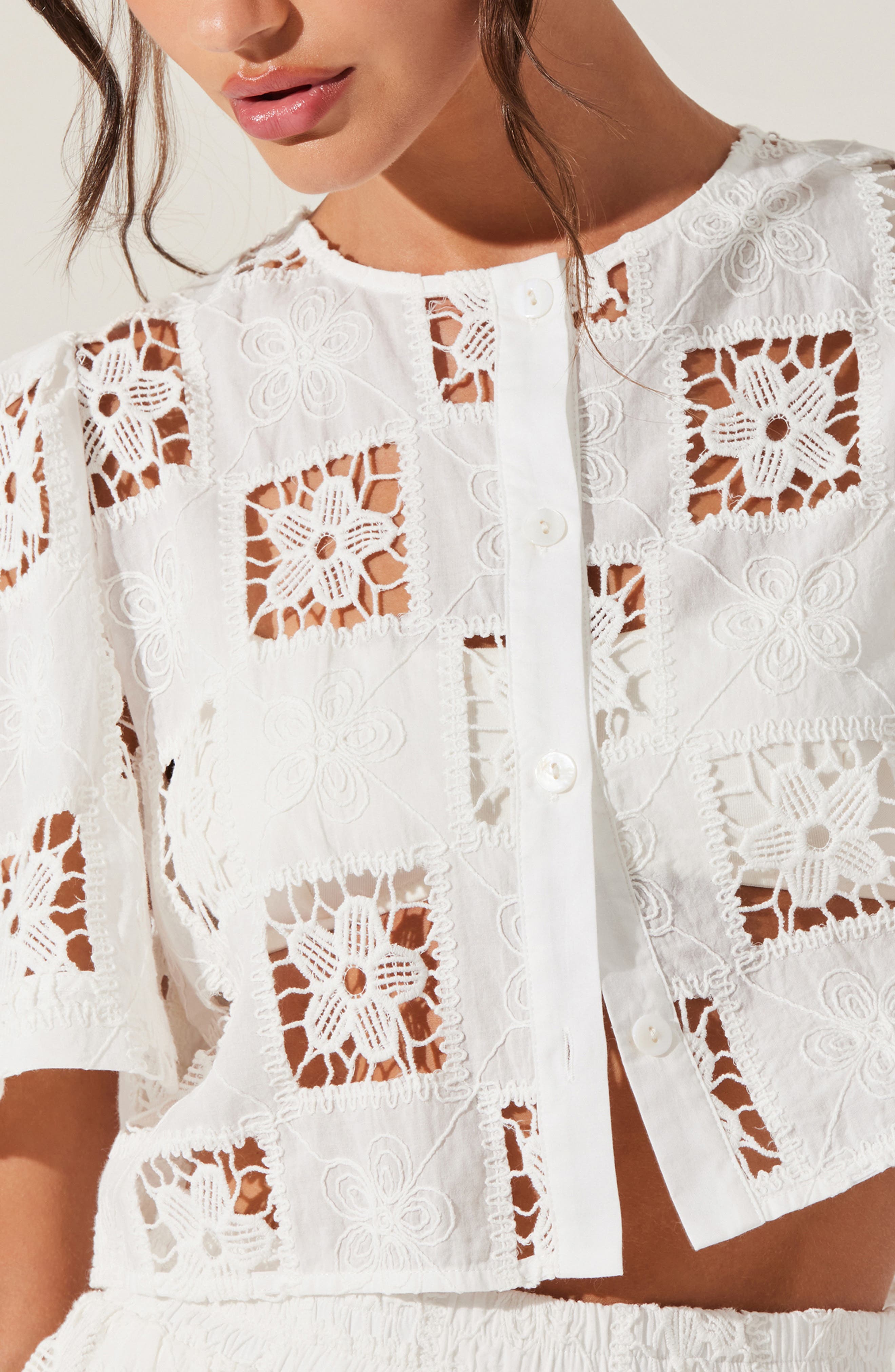 ASTR the Label Andolina Floral Lace Button-Up Crop Top | Nordstromrack