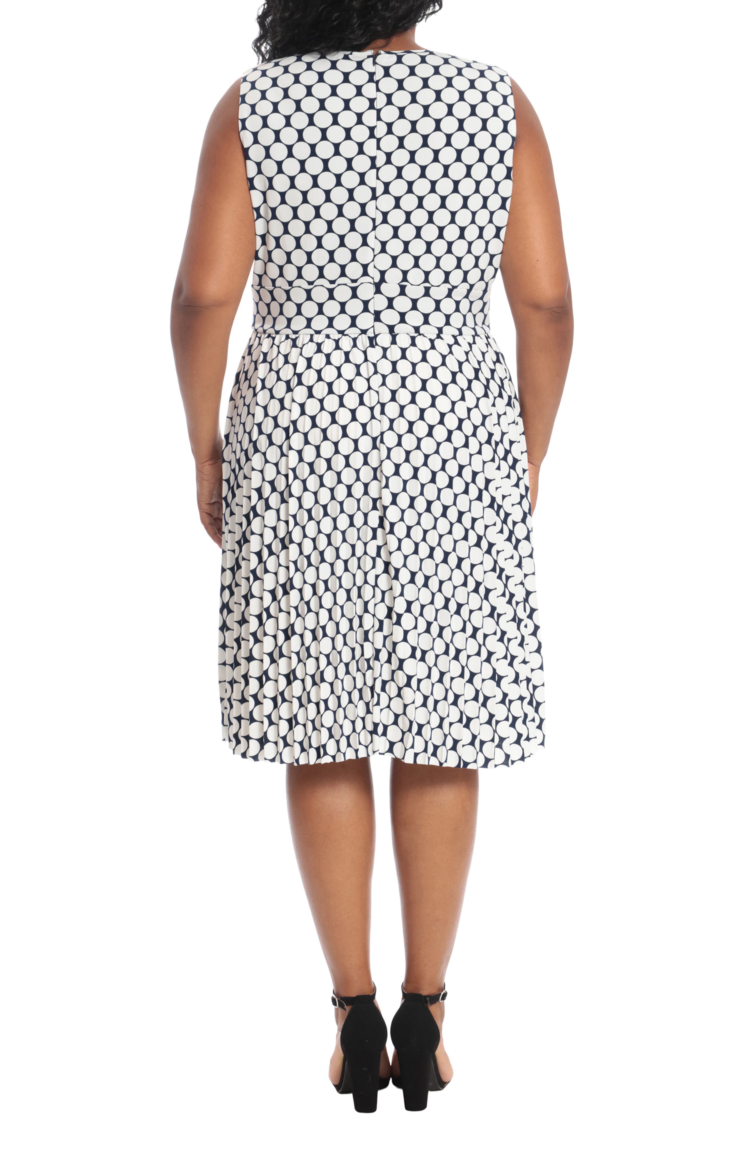 London Times Sleeveless Keyhole Inset Waist Circle Print Dress ...