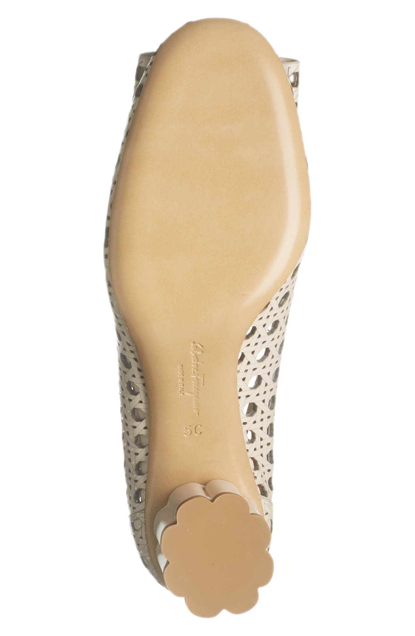 FERRAGAMO Laser Cut Bow Pump | Nordstromrack