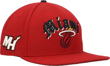 PRO STANDARD Men's Pro Standard Red Miami Heat Old English Snapback Hat ...