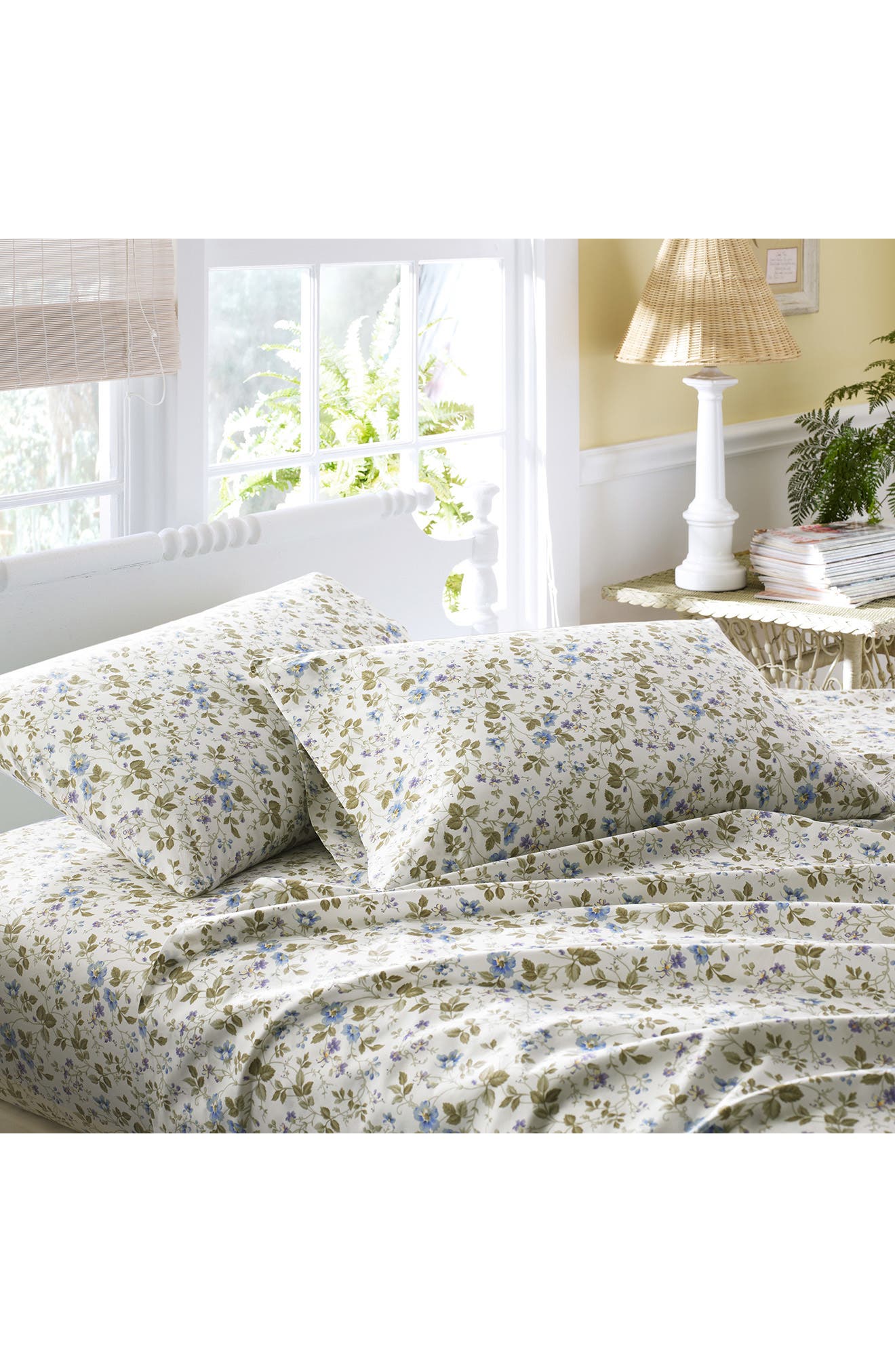Laura Ashley Spring Bloom 4-Piece Floral 300-Thread Count Sateen Sheet ...