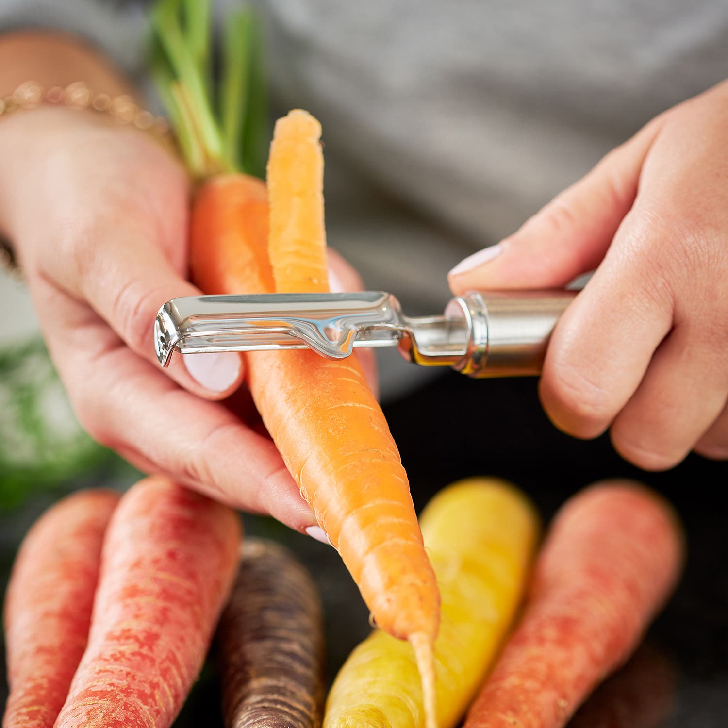 Rosle Stainless Steel Left Handed Swivel Vegetable Peeler, 7.5-Inch ...