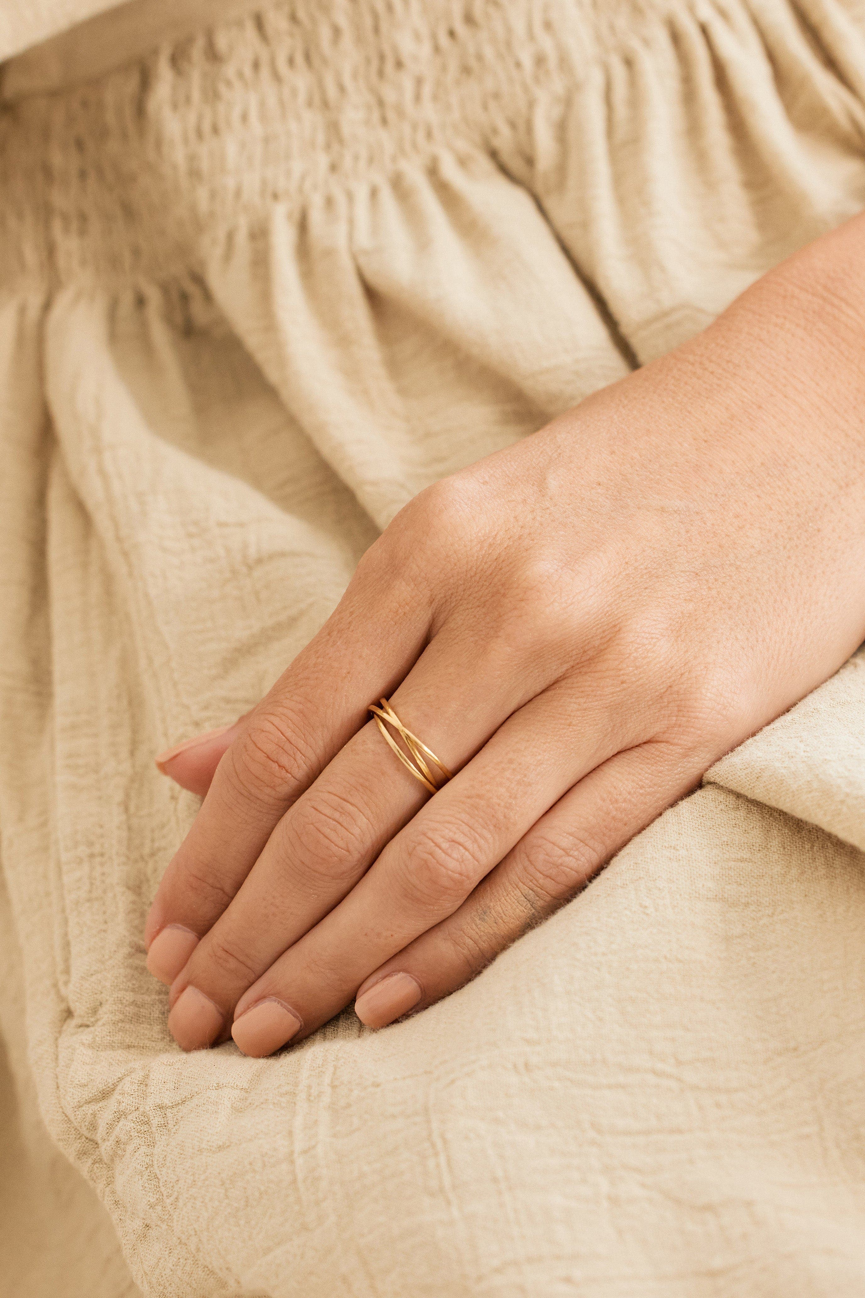 Mint & Lily Dainty Interlocking Fidget Ring | Nordstrom