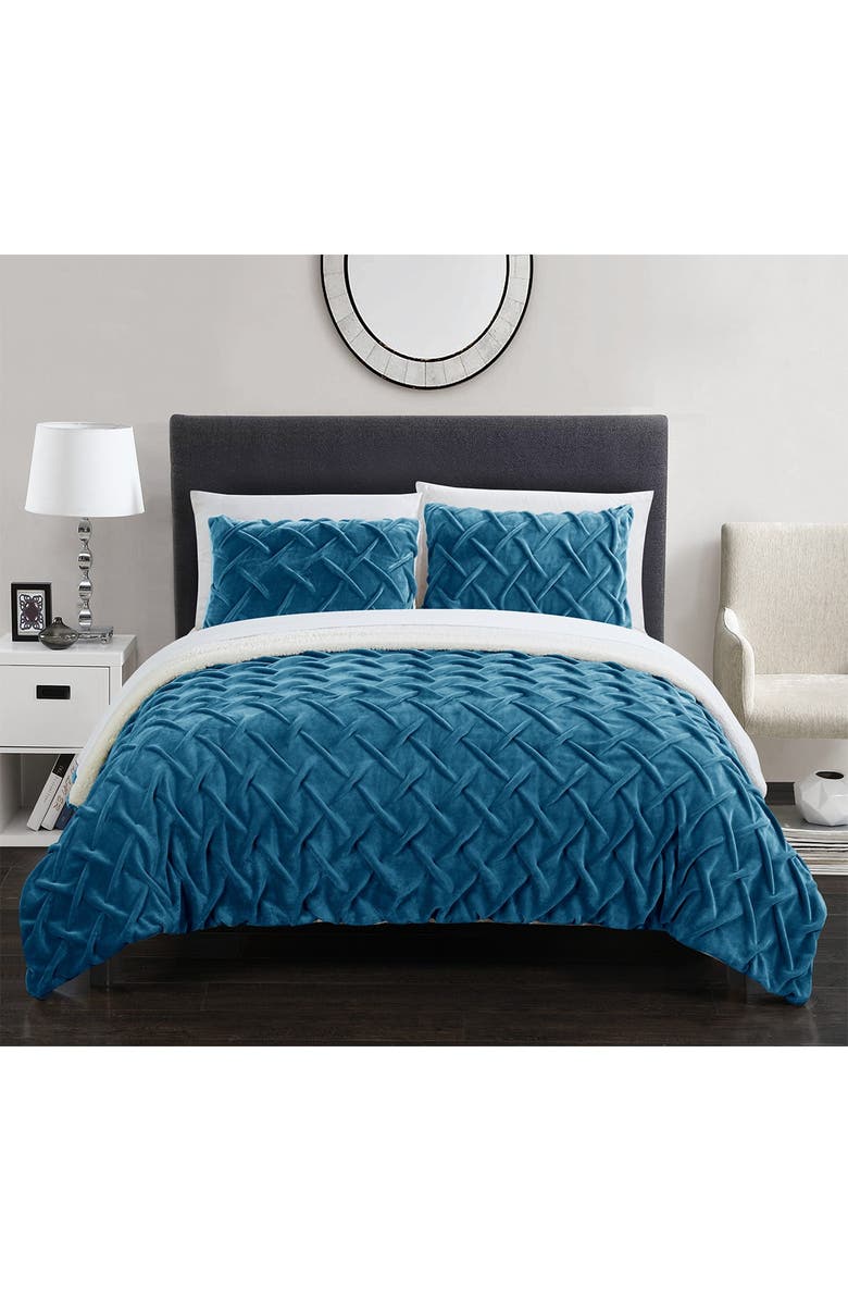 CHIC Thirsa Pinch Pleat Crisscross Faux Shearling Lined Queen Comforter ...