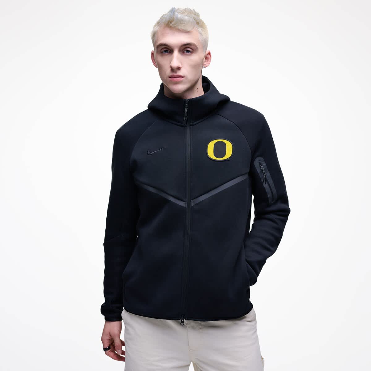 Nike Men's Nike Black Oregon Ducks Tech Fleece Full-Zip Windrunner ...