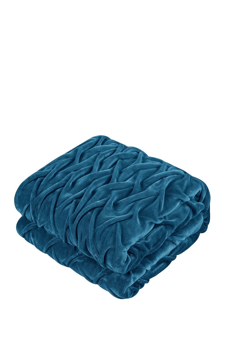 CHIC Thirsa Pinch Pleat Crisscross Faux Shearling Lined Queen Comforter ...