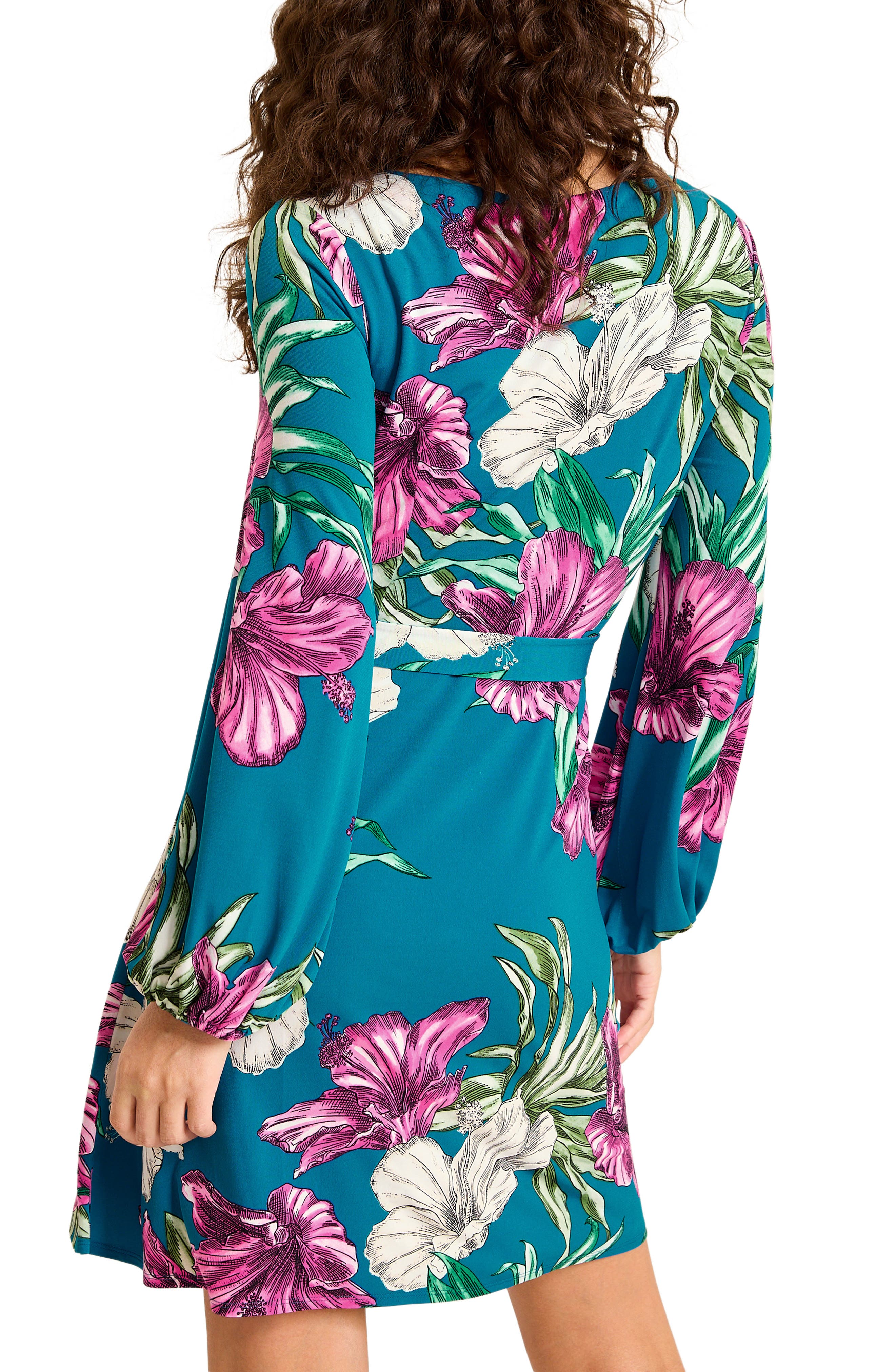 Tommy Bahama Villa Garden Wrinkle Resistant Tie Belt Long Sleeve Dress ...