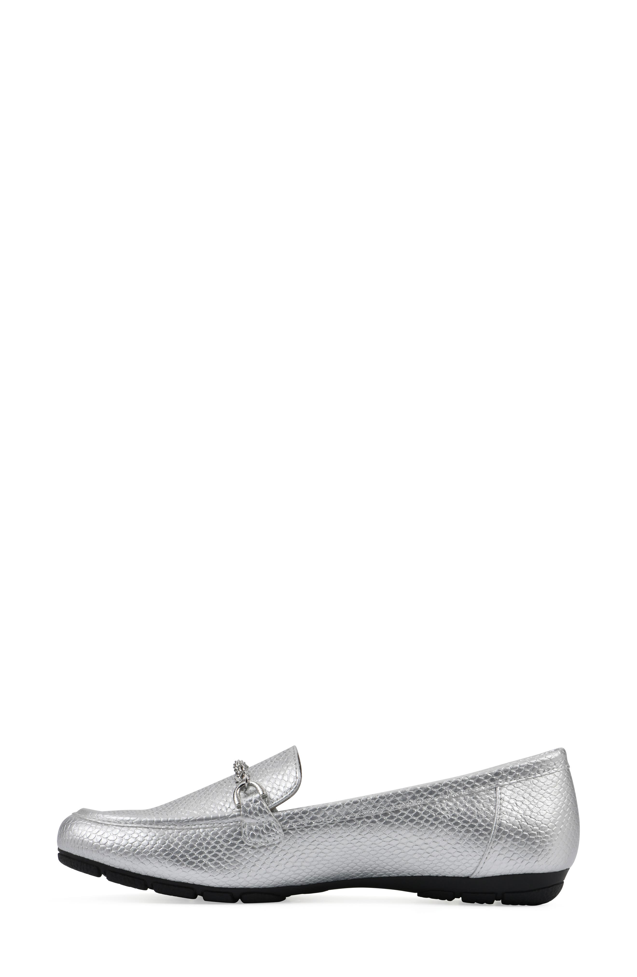 CLIFFS BY WHITE MOUNTAIN Genius Chain Bit Embossed Loafer (Women ...