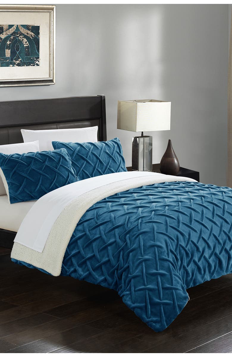 CHIC Thirsa Pinch Pleat Crisscross Faux Shearling Lined Queen Comforter ...