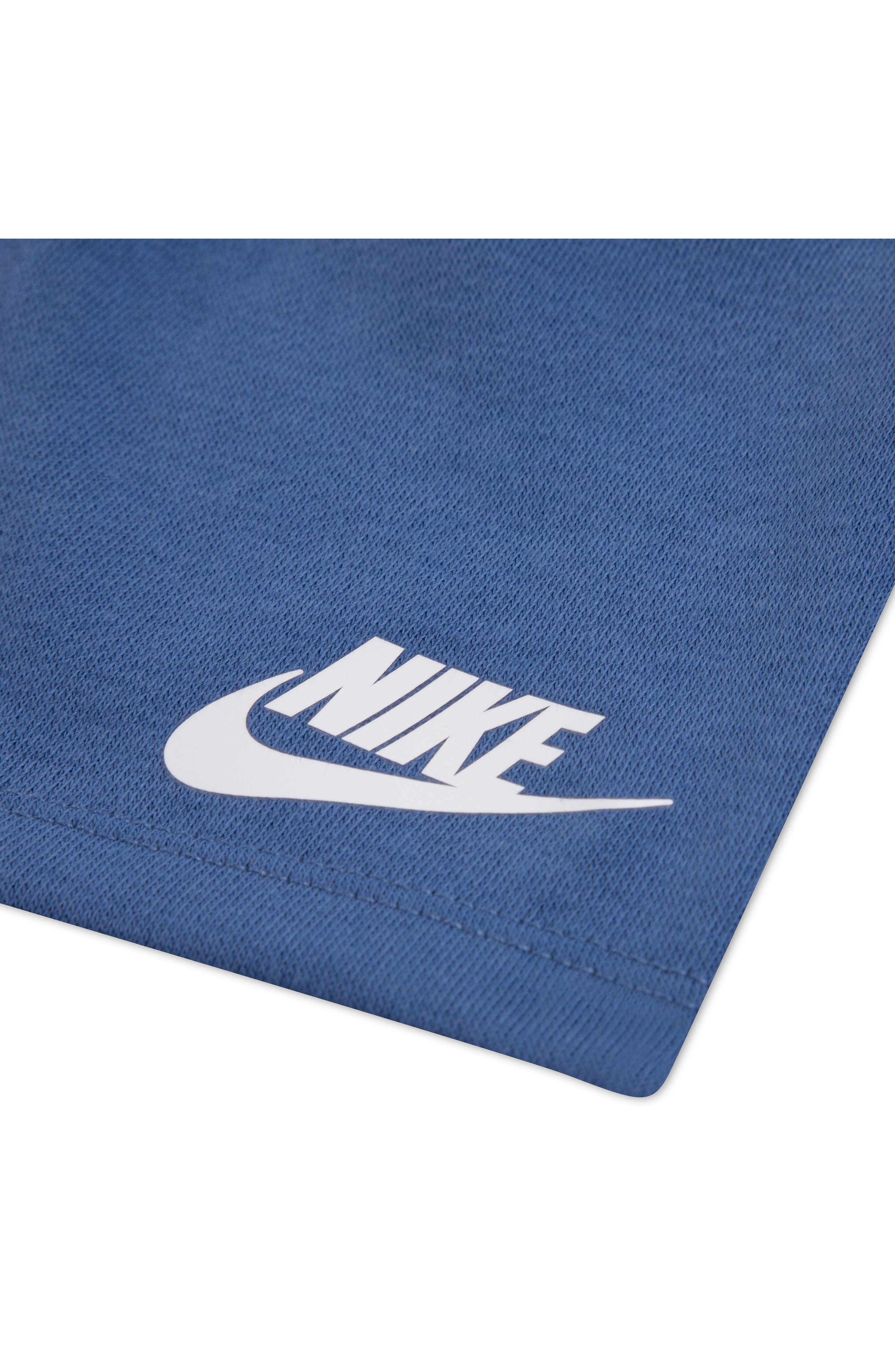Nike Graphic T-Shirt & Shorts | Nordstromrack